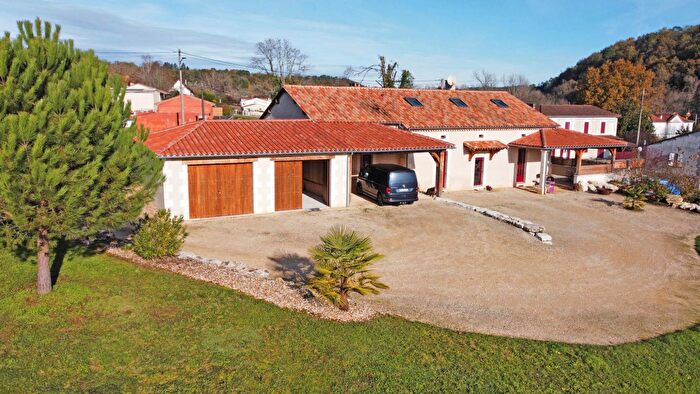 Maison à vendre - Neuvic - 5 pièces - 3 chambres