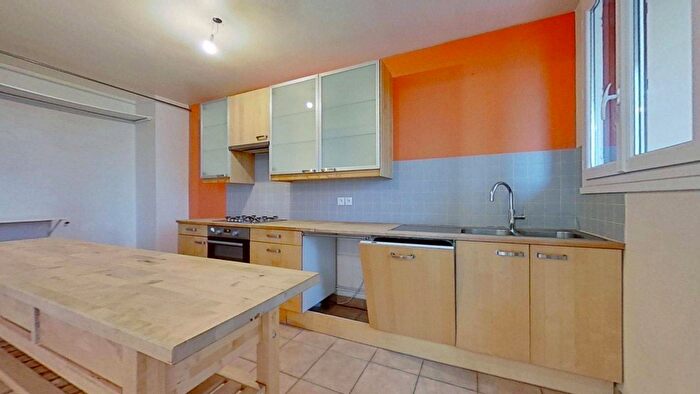 Appartement à louer - Champlong, Saint-Genis-Laval - 4 pièces - 2 chambres