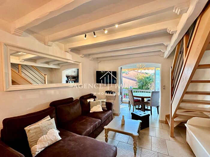 Appartement à louer - Ville-Les Saquedes-Le Bouillonnet, Sainte-Maxime - 1 pièce - 1 chambre