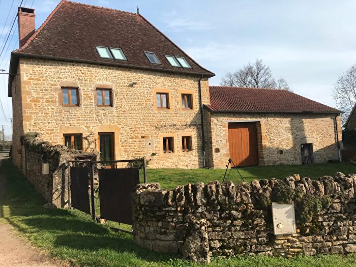 Maison à vendre - La Clayette - 7 pièces - 5 chambres