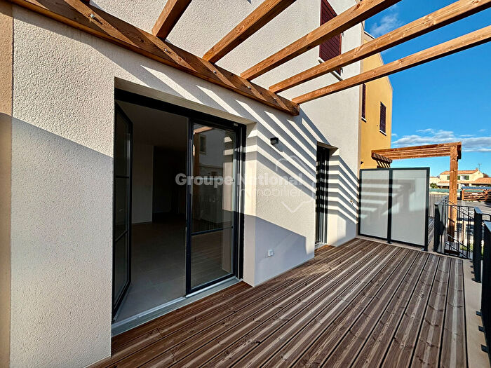 Maison à louer - Saint-Étienne-du-Grès - 3 pièces - 2 chambres