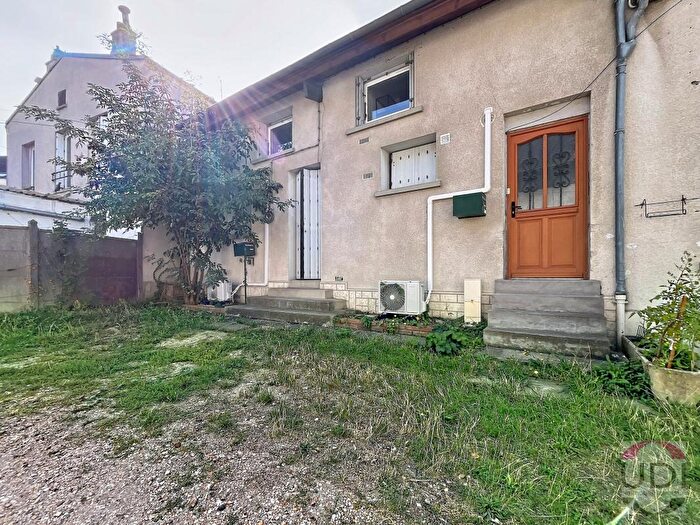 Corbeil-Essonnes, Centre-ville : Maison 2 pièces à vendre