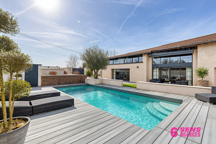 Maison à vendre - Saint-Bonnet-de-Mure - 6 pièces - 4 chambres