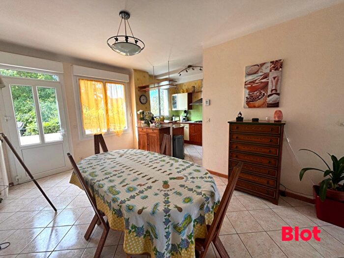 Maison à vendre - Chartres-de-Bretagne - 6 pièces - 5 chambres