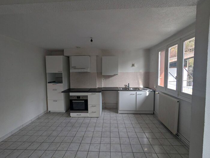 Appartement à louer - Orcines - 5 pièces - 3 chambres