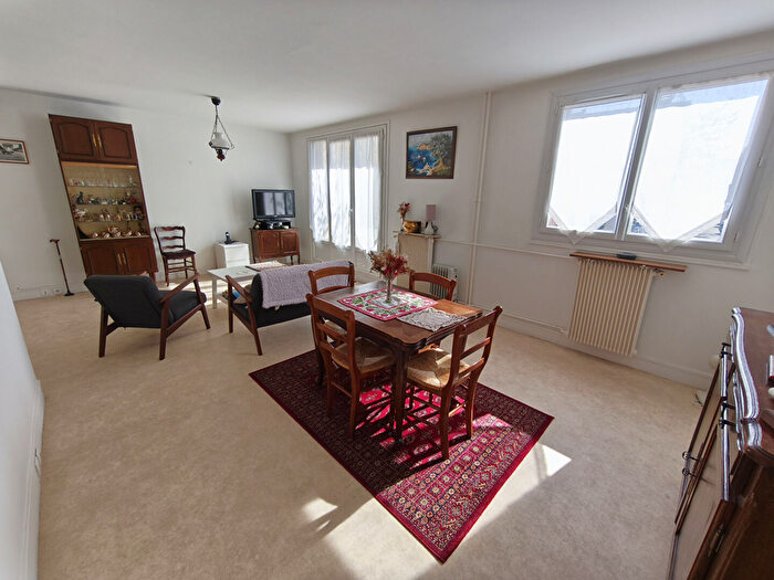 Appartement à vendre - Les Clayes-sous-Bois, Centre-ville - 4 pièces - 2 chambres