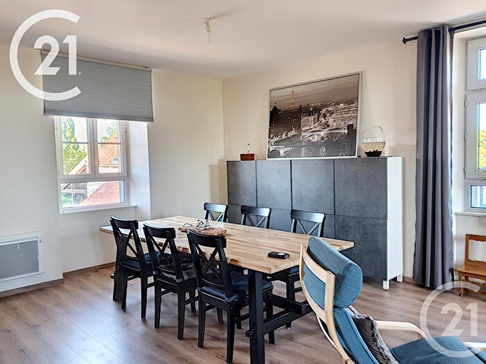 Appartement à louer - Bezalles - 6 pièces - 4 chambres