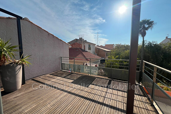 Appartement 4 pièces à Sanary-sur-Mer, Centre-ville, Port, à louer