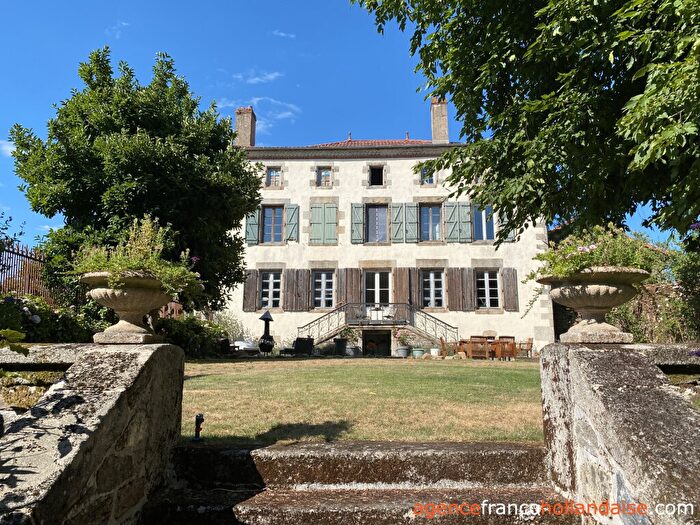 Maison 17 pièces à Oradour-sur-Vayres, à vendre
