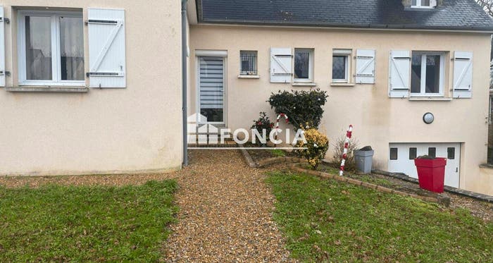 Château-Gontier-sur-Mayenne - Maison 7 pièces à louer