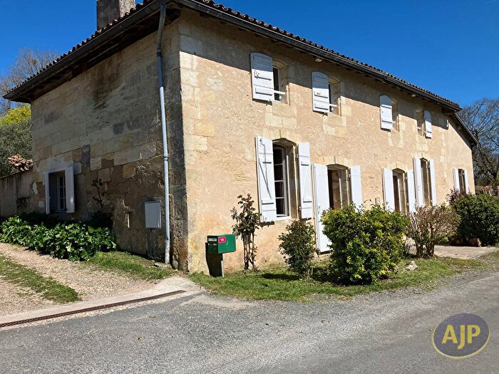 Maison à louer - Savignac de l Isle - 7 pièces - 4 chambres
