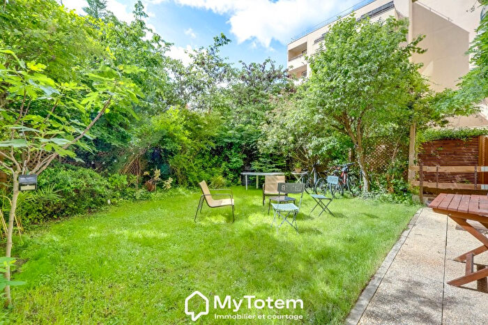 Issy-les-Moulineaux, Les Iles, La Ferme : Appartement 5 pièces à vendre