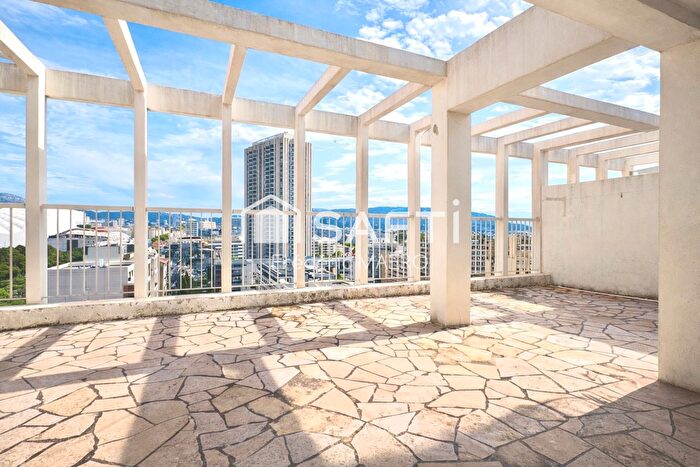 Appartement à vendre - Marseille e , Saint-Giniez - 7 pièces - 6 chambres