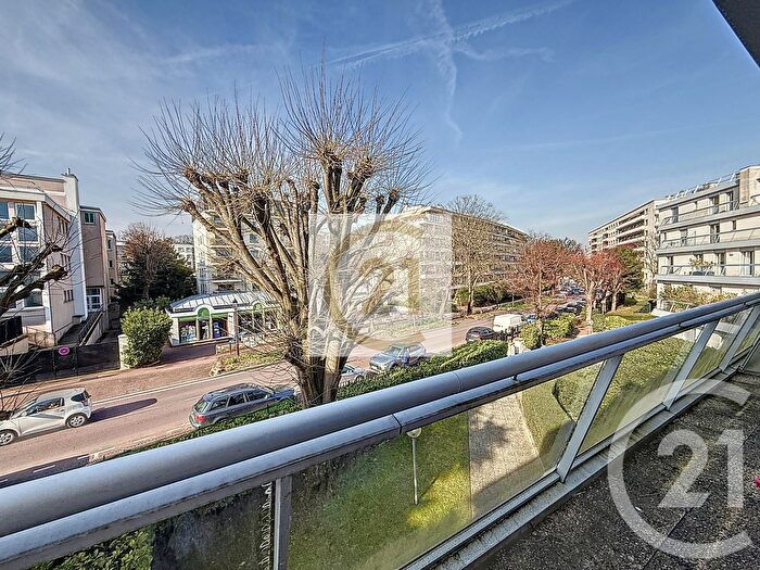 Appartement à louer - Saint-Cloud, Fouilleuse, Val dOr - 1 pièce