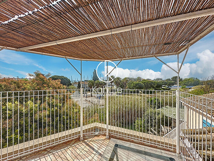 Appartement à vendre - Hyères, Ayguade, Salins - 6 pièces - 4 chambres