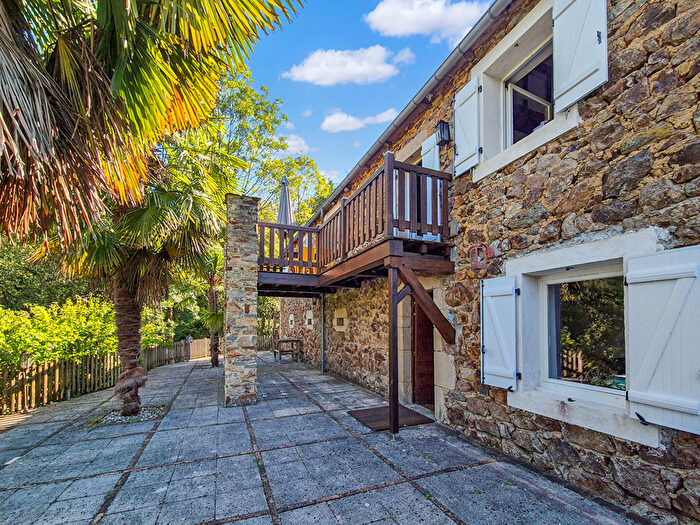 Maison 9 pièces à Saint-Sylvain, à vendre