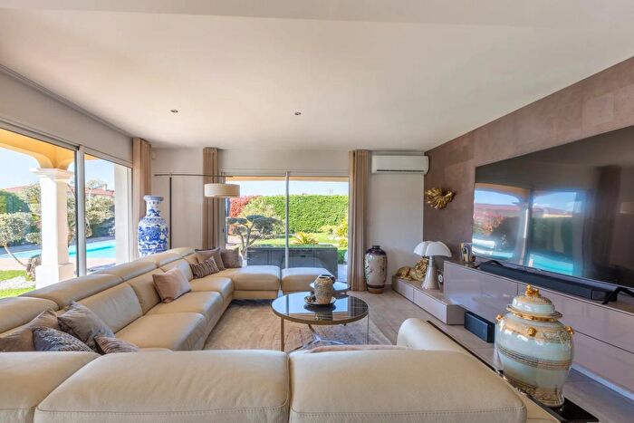 Maison à vendre - Saint-Bonnet-de-Mure - 5 pièces - 4 chambres