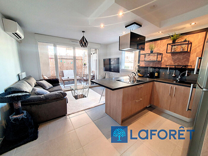 Appartement à louer - La Garde, Le Village - 2 pièces - 1 chambre