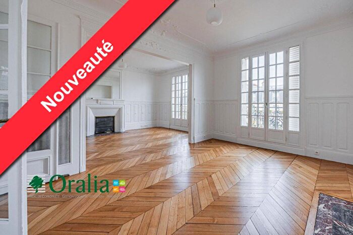 Appartement à louer - Gros Caillou, Paris ème arrondissement - 4 pièces - 2 chambres