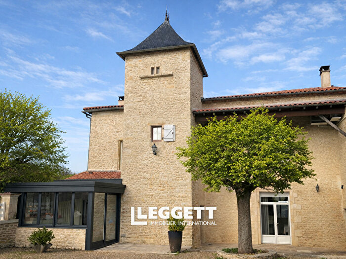 Maison à vendre - Ruffec - 5 pièces - 4 chambres