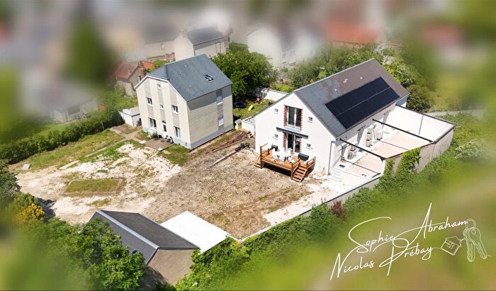 Maison 15 pièces à Toury, à vendre