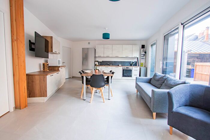 Maison à louer - Angers, Madeleine, Saint-Léonard, Justices - 6 pièces - 5 chambres