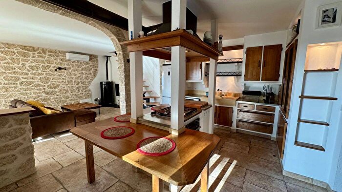 Maison à louer - Peille - 4 pièces - 3 chambres