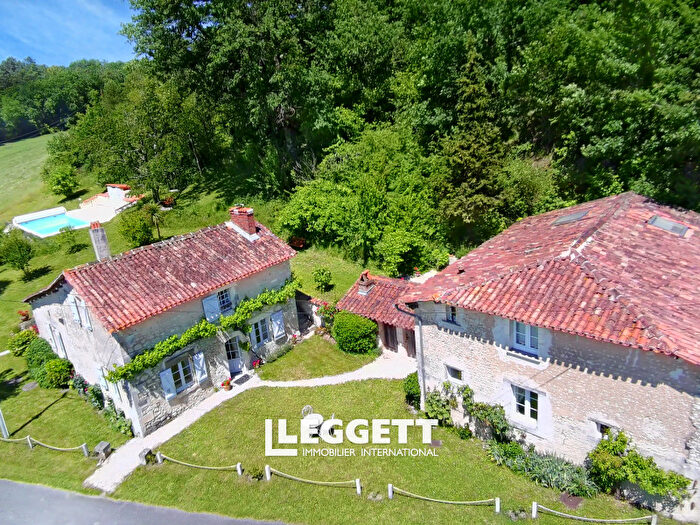 Montboyer : Maison 9 pièces à vendre