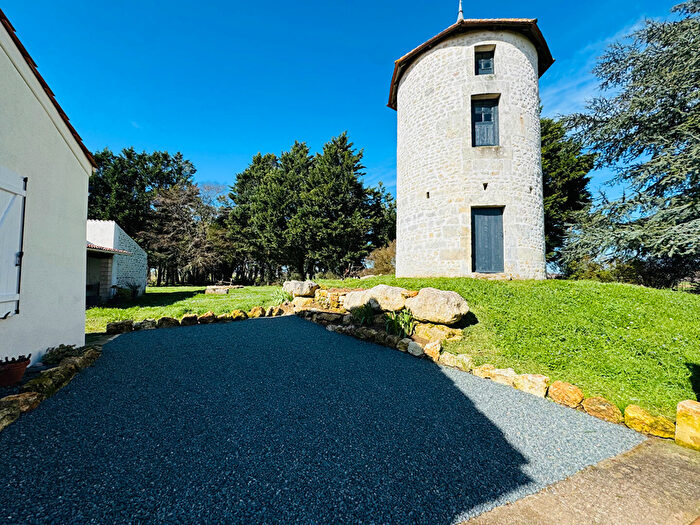 Maison à vendre - Thézac - 4 pièces - 3 chambres