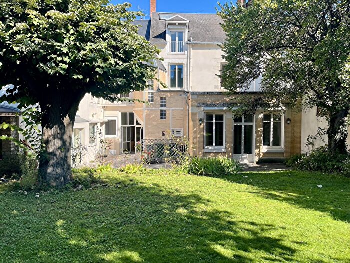 Maison 12 pièces à Orléans, Bannier, République, à vendre