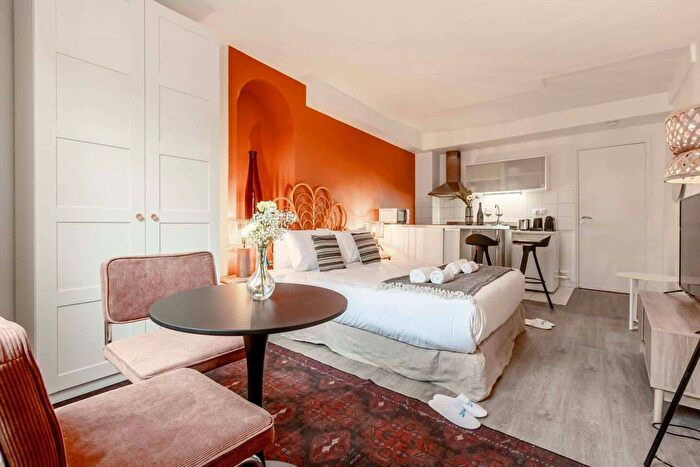 Appartement à louer - Vivienne-Gaillon, Paris ème arrondissement - 1 pièce