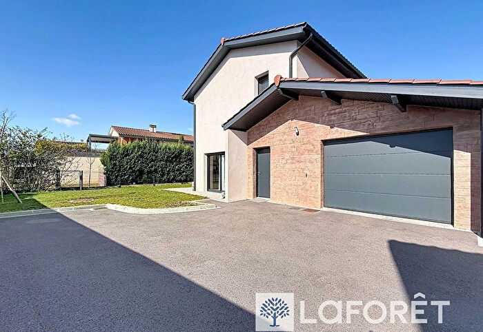 Maison 6 pièces à Chassieu, à vendre