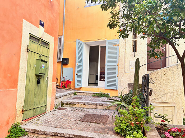 Appartement à vendre - Hyères, Centre-ville - 2 pièces - 1 chambre