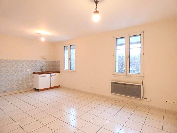 Appartement 1 pièce à Centre-Bourg, Saint-Genis-Laval, à louer