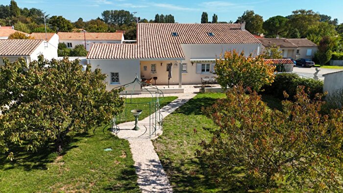 Maison à vendre - Saint-Germain-de-Marencennes - 6 pièces - 5 chambres