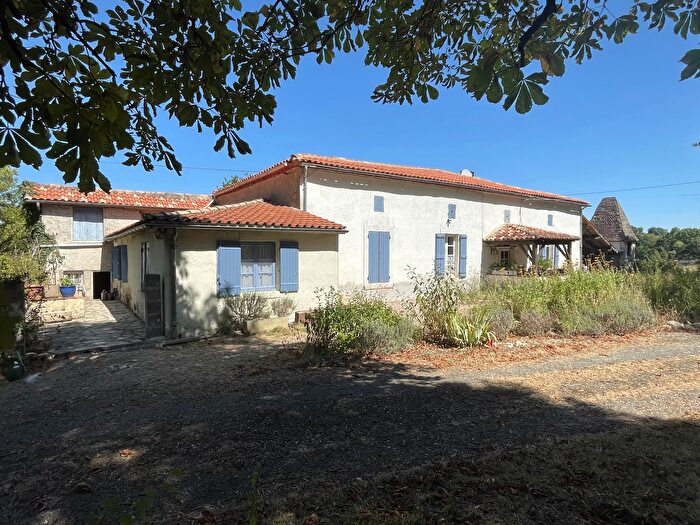 Maison 10 pièces à Saint-Pastour, à vendre