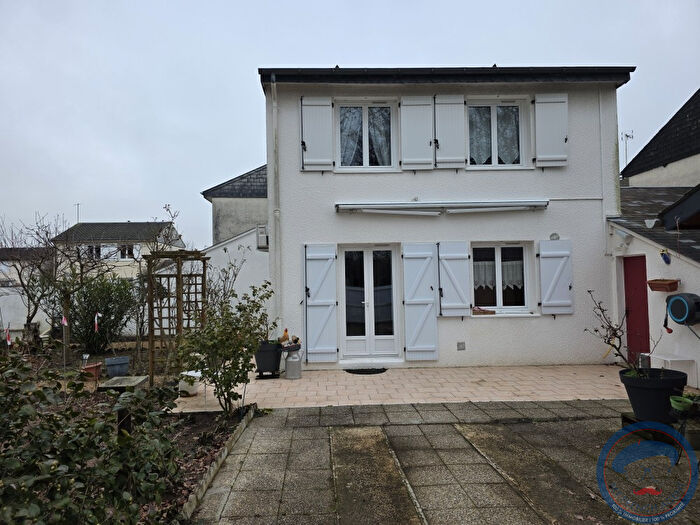 Maison à vendre - Nazelles-Négron - 5 pièces - 3 chambres