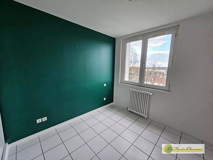 Appartement à louer - Vieil Angoulême-Centre Ville - 2 pièces - 1 chambre