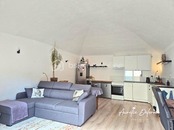 Maison à vendre - Saint-Nazaire-de-Ladarez - 6 pièces - 4 chambres