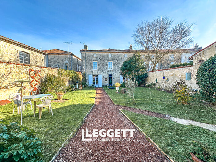 Maison à vendre - Matha - 8 pièces - 5 chambres