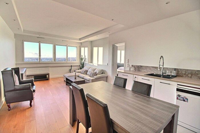 Appartement à louer - Hôtel de Ville, Courbevoie - 3 pièces - 2 chambres