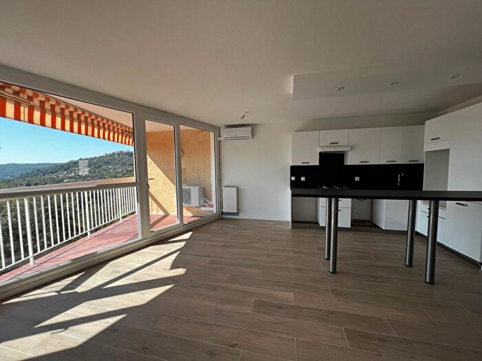 Appartement à louer - Carros - 3 pièces - 2 chambres