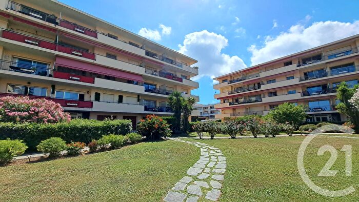 Appartement à louer - Antibes, Rastines, Super Antibes, Laval, La Fontonne - 2 pièces - 1 chambre