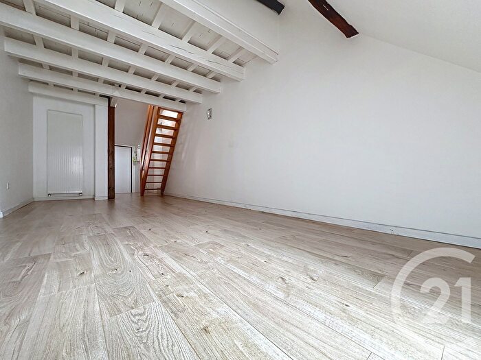 Appartement à louer - Montbéliard, Centre-ville, Prairie, Batteries du Parc, Charmontet - 3 pièces - 2 chambres