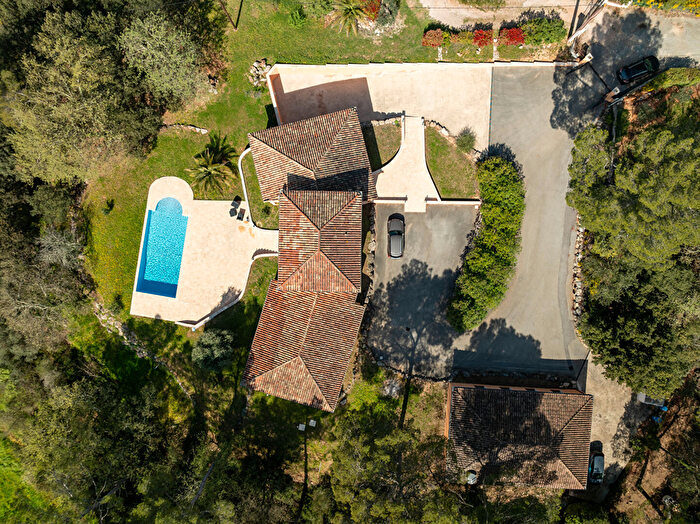 Maison à vendre - Le Cannet-des-Maures - 7 pièces - 5 chambres