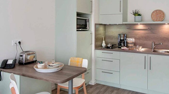 Appartement à louer - Cheminots-Acacias-Faubourg de Lille, Valenciennes - 1 pièce