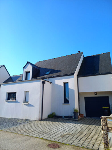 Maison à louer - Pleucadeuc - 5 pièces - 4 chambres