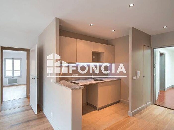 Appartement à louer - Zone Pietonne, Avignon - 3 pièces - 2 chambres