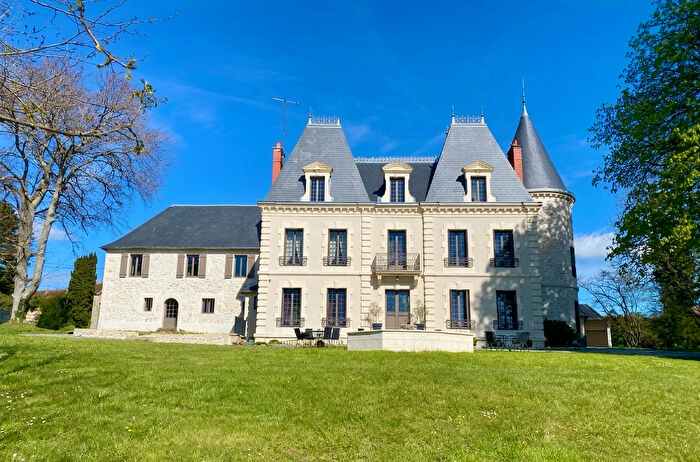Maison 18 pièces à vendre - Nevers, Cathédrale, Jonction
