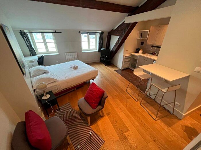 Appartement à louer - Presquîle, Centre ville, Cordeliers, Lyon ème arrondissement - 1 pièce